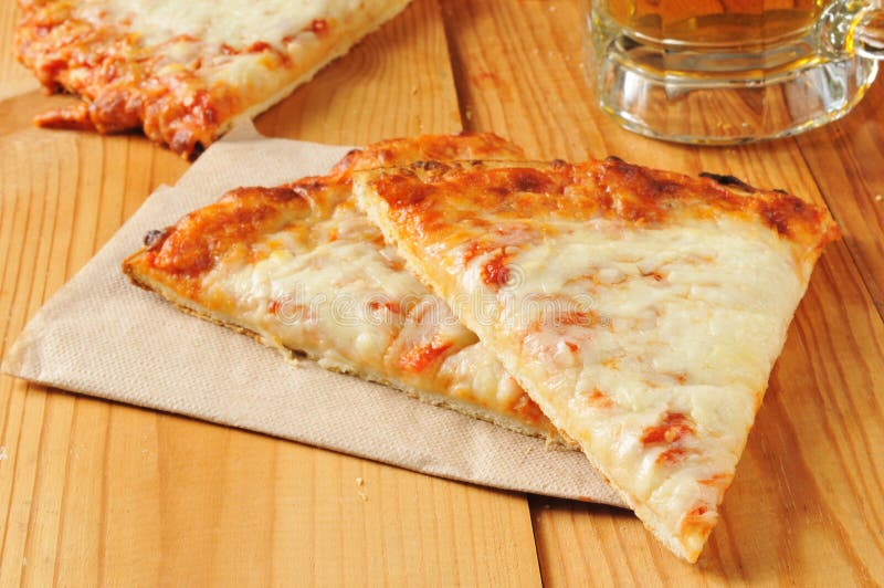 Pizza de queso imagen de archivo. Imagen de pizza, cerveza - 34563323
