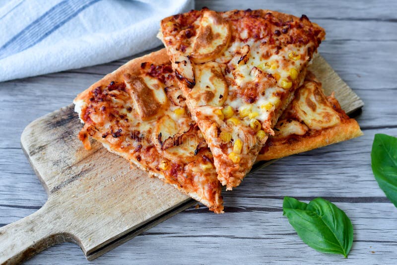 Pizza del pollo imagen de archivo. Imagen de italiano - 117331769