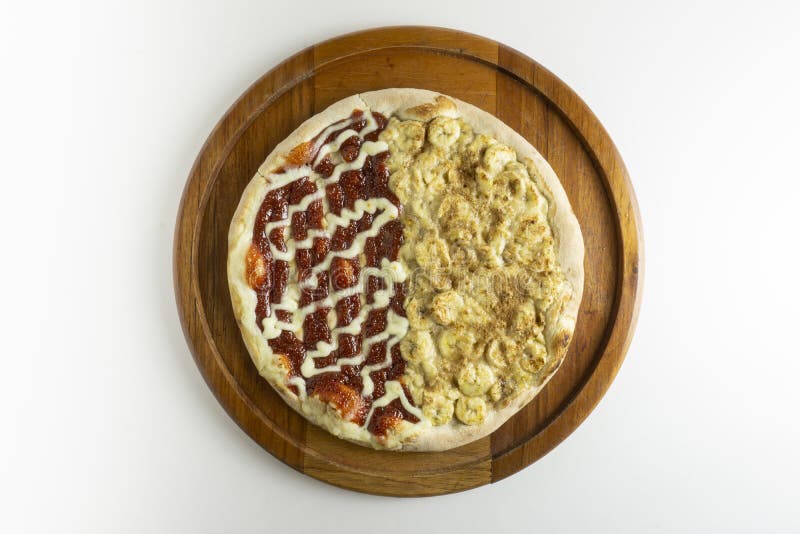 Pizza Doce Da Banana E Da Goiaba No Fundo Branco Foto de Stock - Imagem ...