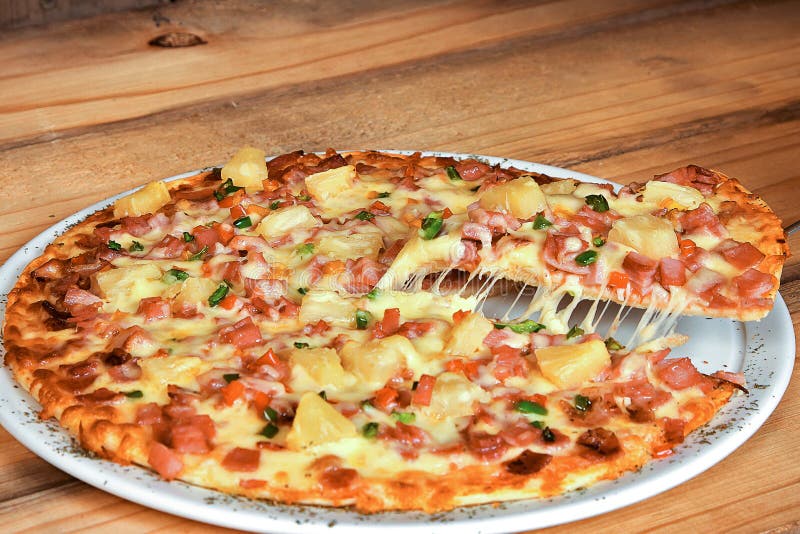 Pizza hawaiana imagen de archivo. Imagen de rebanada - 49611709