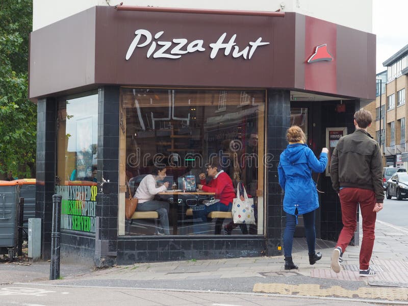 Pizza Hut Storefront in Cambridge Editorial Photography - Image of ...