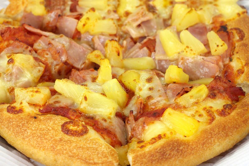Pizza met Ananas en Ham stock afbeelding. Image of voedsel - 28513351