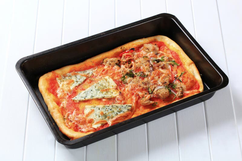 Pizza rectangular foto de archivo. Imagen de comida, estudio - 36505992