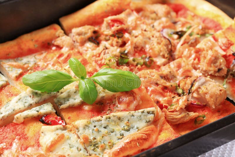 Pizza rectangular imagen de archivo. Imagen de cocina - 36505983