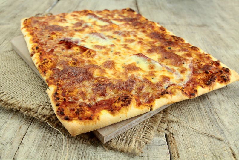 Pizza rectangular imagen de archivo. Imagen de pizza - 36505983