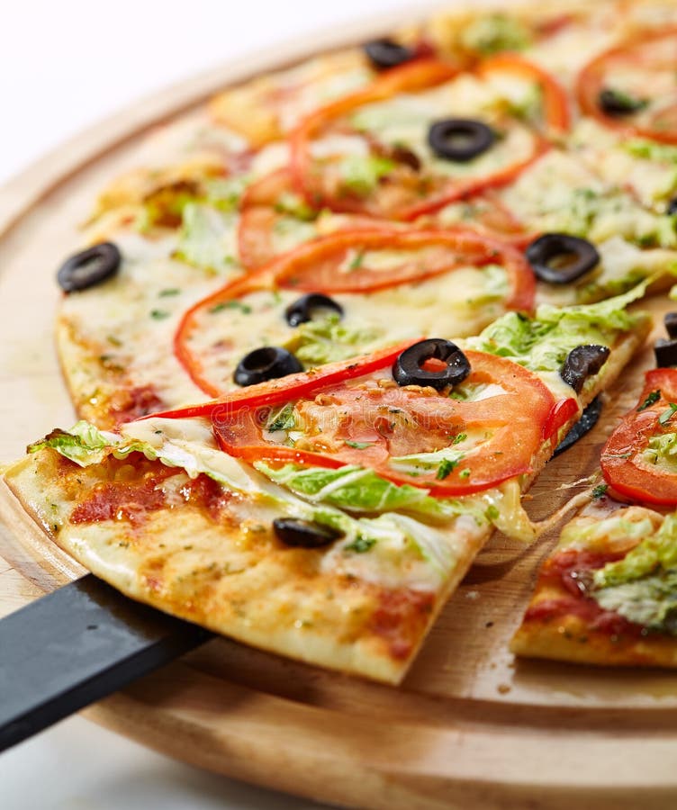 Pizza vegetariana imagen de archivo. Imagen de perejil - 86372501