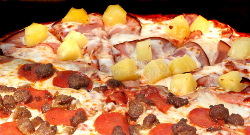 Pizza, zwei Typen stockfoto. Bild von mittagessen, schinken - 18903934