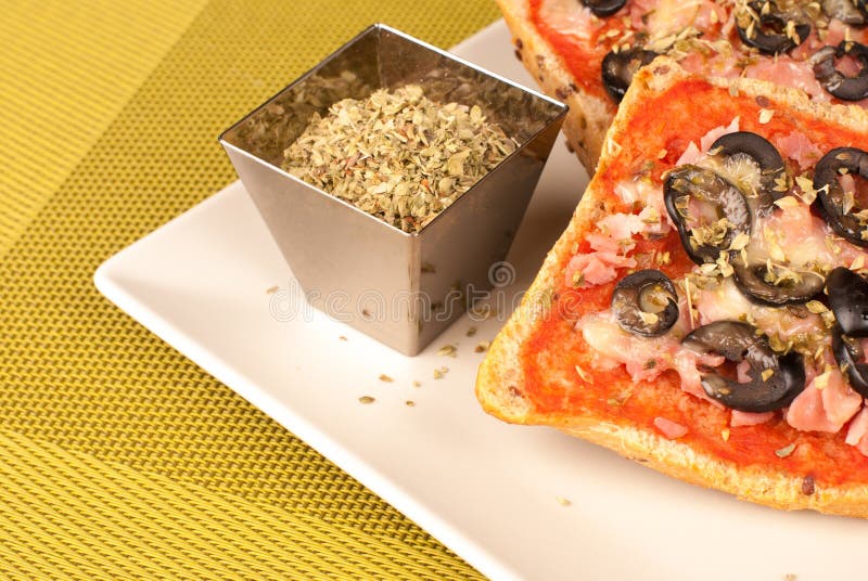 Pizza-Brot stockbild. Bild von italienisch, geröstet - 14666533