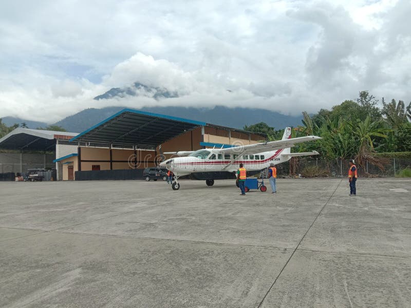 Aircraft Caravan PK-HVH is Ready Papuan Indonesia Taxi Editorial Stock ...