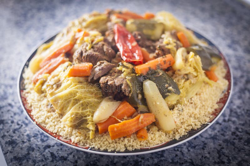 Tajine Met Vegetarische Kouskous Stock Afbeelding - Afbeelding ...