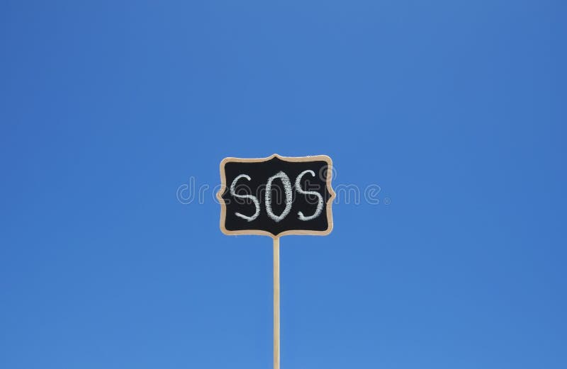 Placa De Madera Con La Palabra SOS Imagen de archivo - Imagen de blanco ...