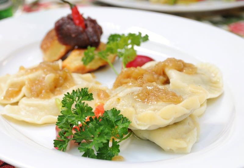 Plato polaco del pierogi foto de archivo. Imagen de placa - 60939332