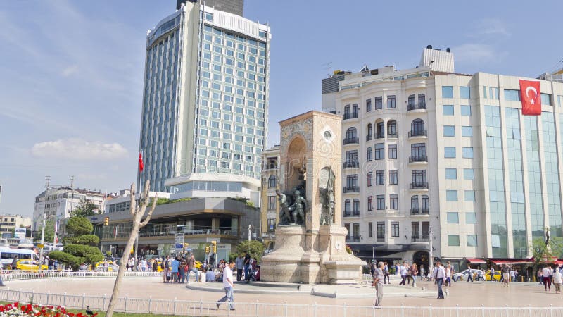 Place Taksim, Istanbul, Turquie Photographie éditorial - Image du gens ...