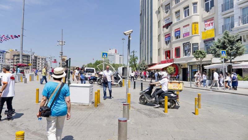 Place Taksim, Istanbul, Turquie Photographie éditorial - Image du gens ...