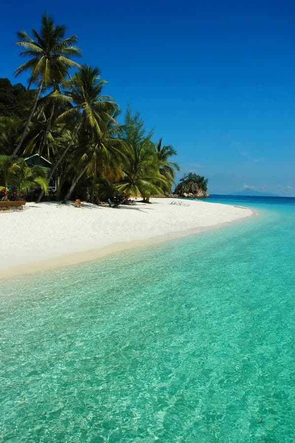 Plage chaude d'été photo stock. Image du scène, île, sable - 2500366