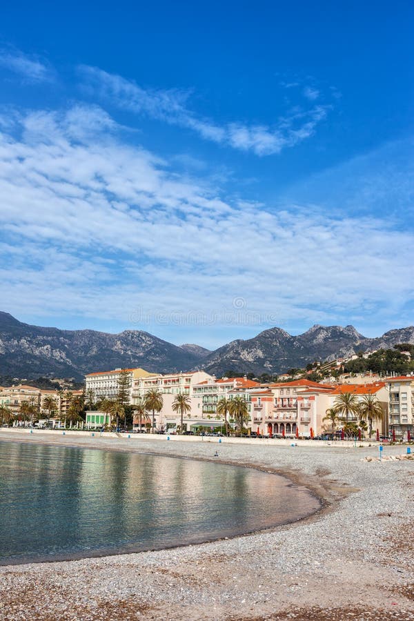 Plage de Menton photo stock. Image du riviera, arbre, paume - 1265202