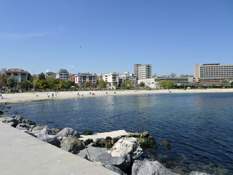 Plage Dans Yesilkoy, Istanbul Image stock - Image du sable ...