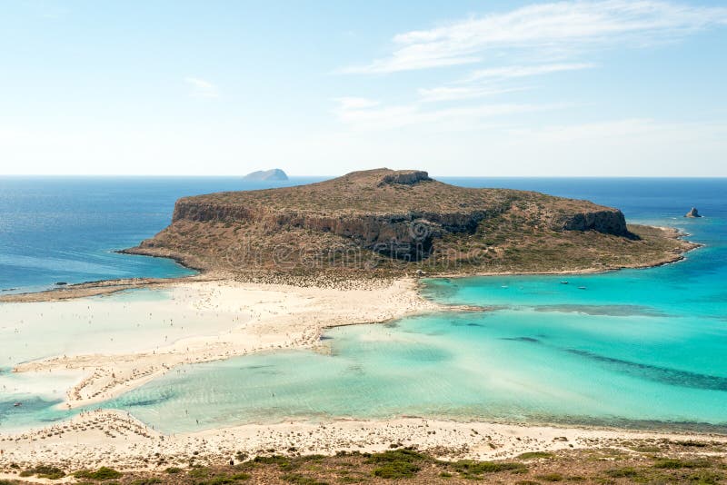 Plage De Balos. Vue De L'île De Gramvousa, Crète Dans Les Eaux De ...