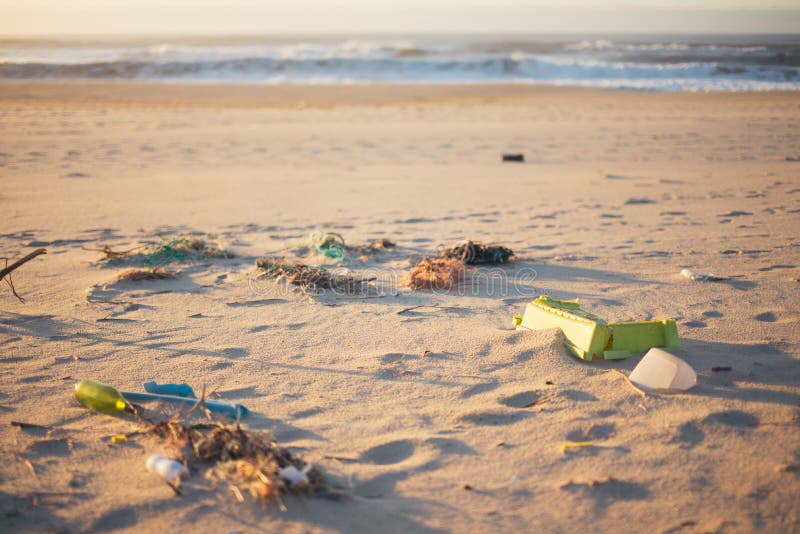 Plage Pollue Photos Stock - Téléchargez 4,433 Photos libres de droits