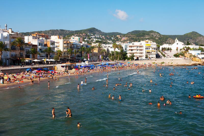 Vue de Sitges de plage image éditorial. Image du plage - 37661305