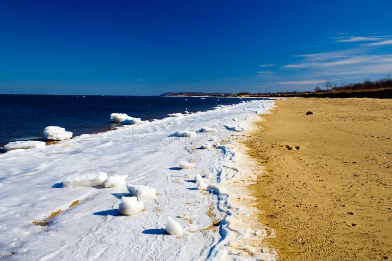 Plage Gelée Dans La Baltique En Hiver Photo stock - Image du fond ...