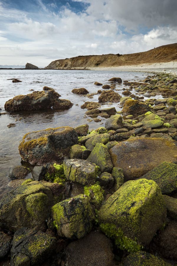 Plage Rocheuse Au Coucher Du Soleil Photo stock - Image du contexte ...