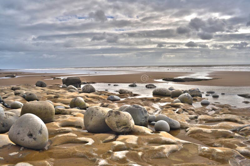 Plage rocheuse photo stock. Image du horizon, fond, océan - 20010462