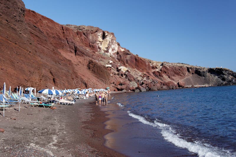 Plage rouge Santorini image stock. Image du exotique - 15195321