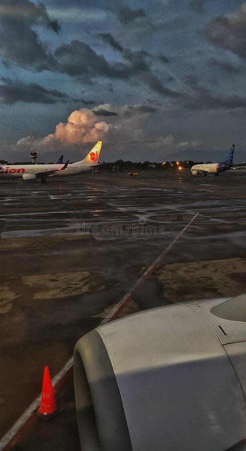 Plan De Embarque En Aeropuerto Fotografía editorial - Imagen de océano ...