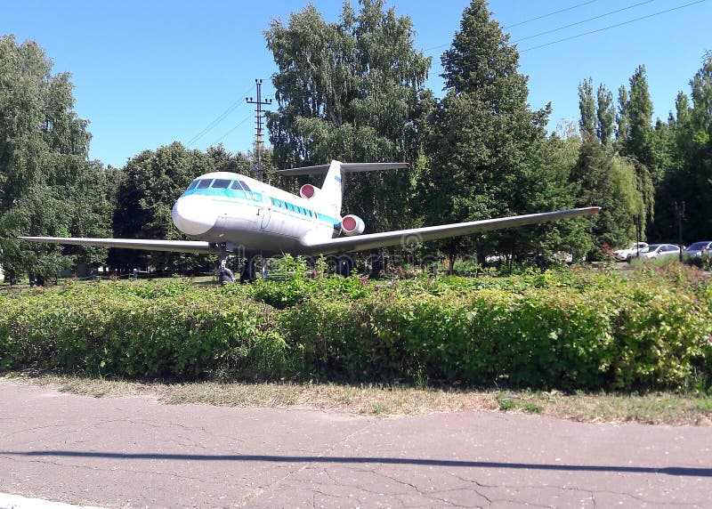 Plan Des Flugzeuges, Das Aus Den Grund Steht Stockbild - Bild von luft ...