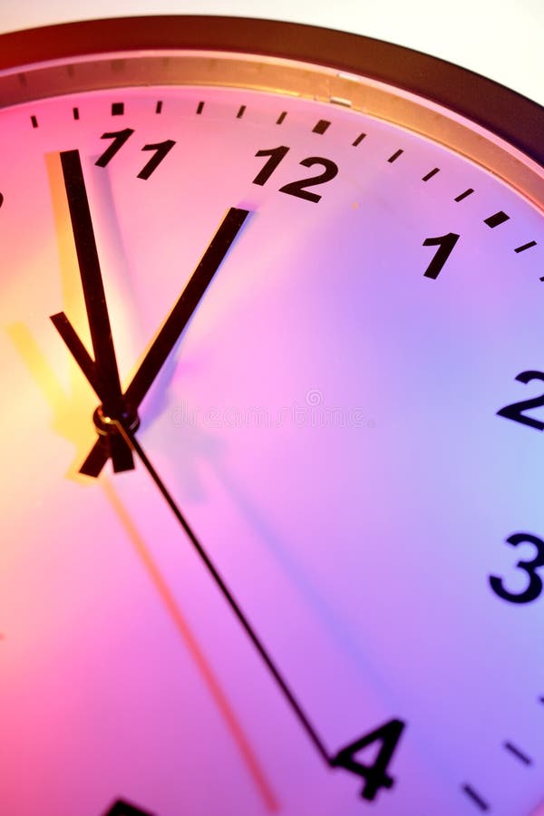 Heure Pour Le 4h00 D'horloge Murale Image stock - Image du horloge ...