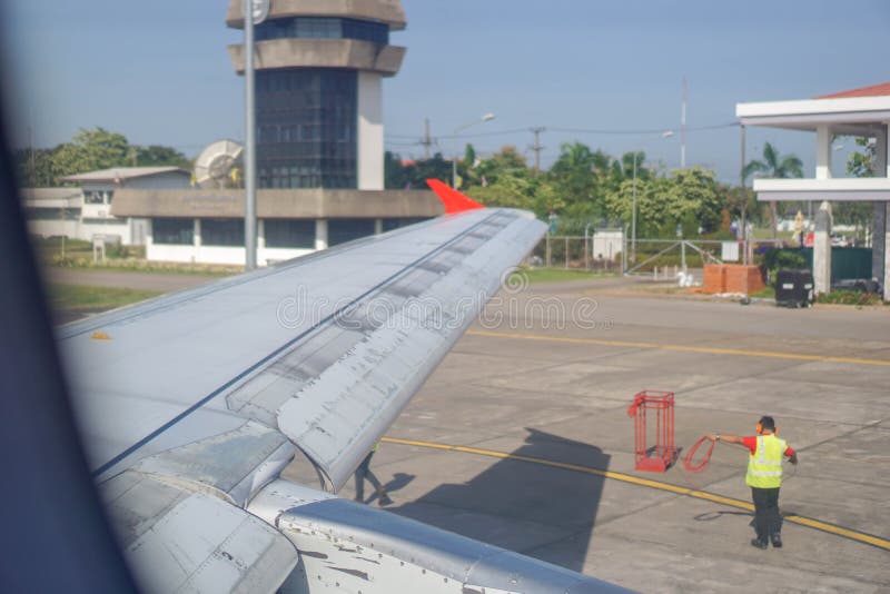 Engine view boeing 737 editorial photography. Image of engine - 199483352