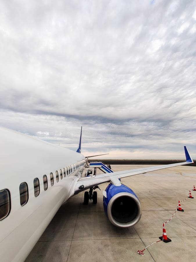 Plane at the Airport Waiting for Passengers To Board Stock Photo ...