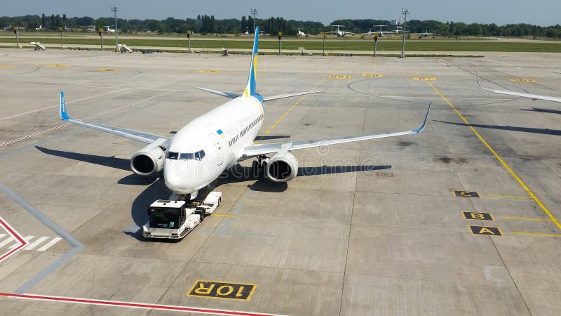 Plane at the Airport Waiting for Passengers To Board Stock Image ...