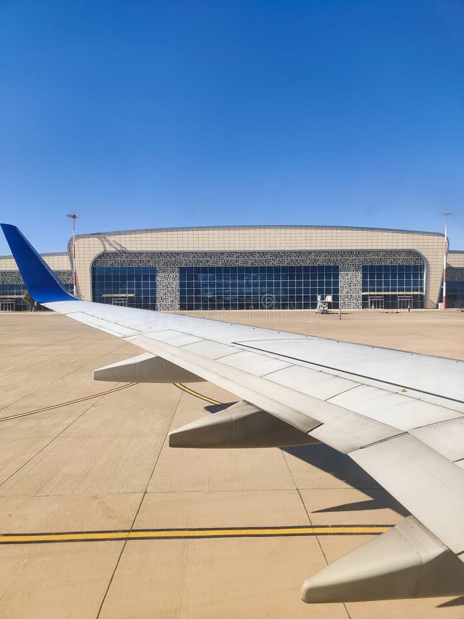 Plane at the Airport Waiting for Passengers To Board Stock Photo ...