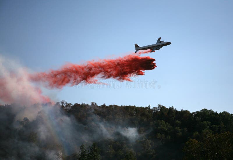Plane Drops Fire Retardant editorial image. Image of fighters - 2836655