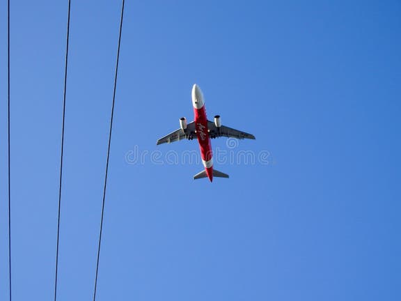 Plane flying overhead editorial stock image. Image of blue - 102142649