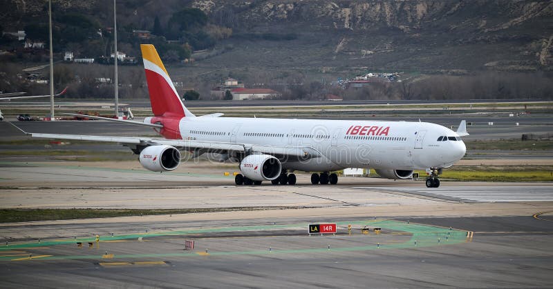 Plane Landing at an Airport Editorial Photo - Image of front, airbus ...