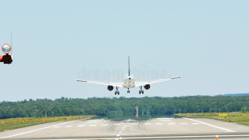 Plane landing on runway editorial image. Image of flight - 125165610