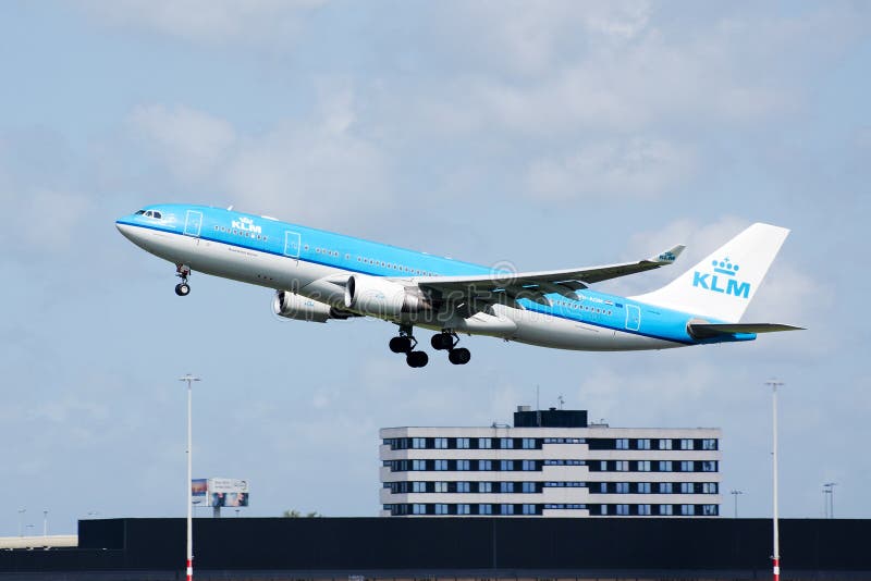 Plane take-off editorial stock photo. Image of engines - 33007603