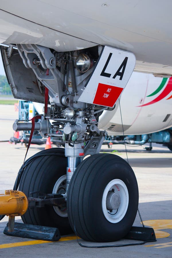 Plane Wheel Picture. Image: 22025315