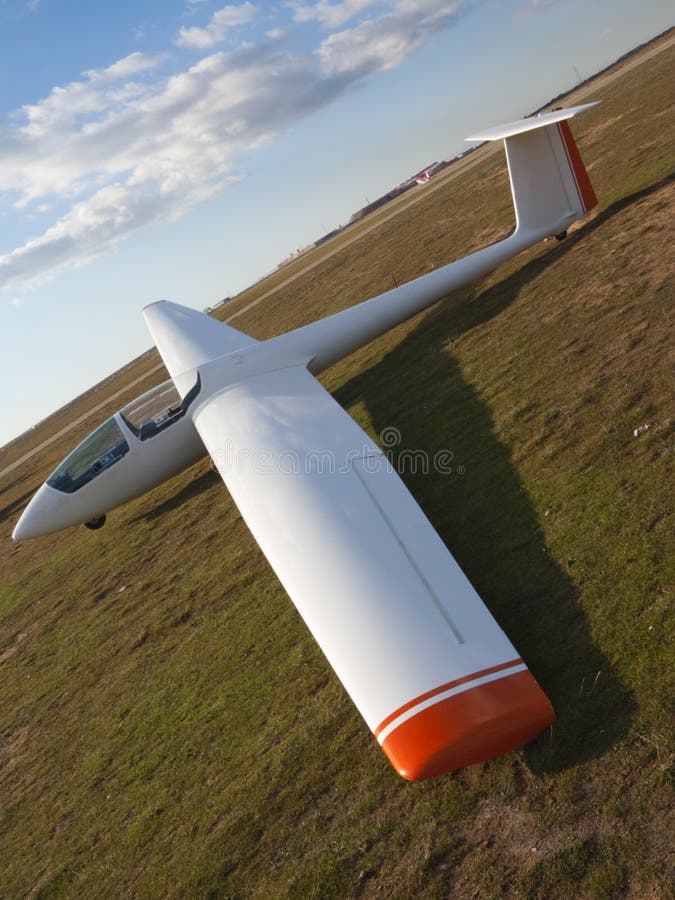 Planeador imagen de archivo. Imagen de blanco, vuelo, campo - 7733325