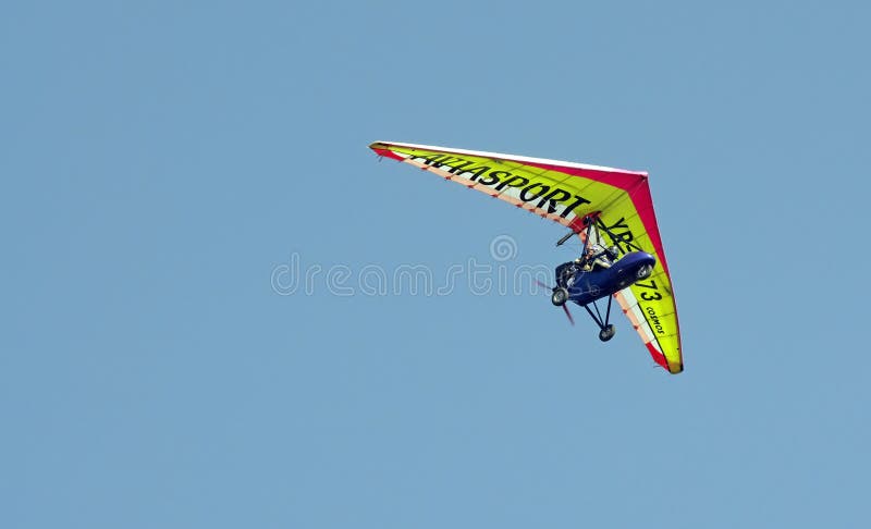 Planeador motorizado fotografía editorial. Imagen de planeador - 21205227