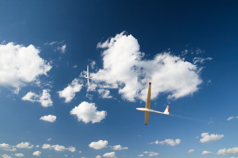 Planeadores en el aire imagen de archivo. Imagen de truco - 10851799