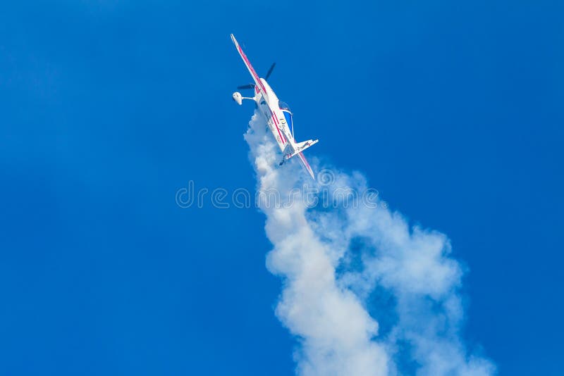 Planes Acrobatics Flying editorial photography. Image of action - 73157682