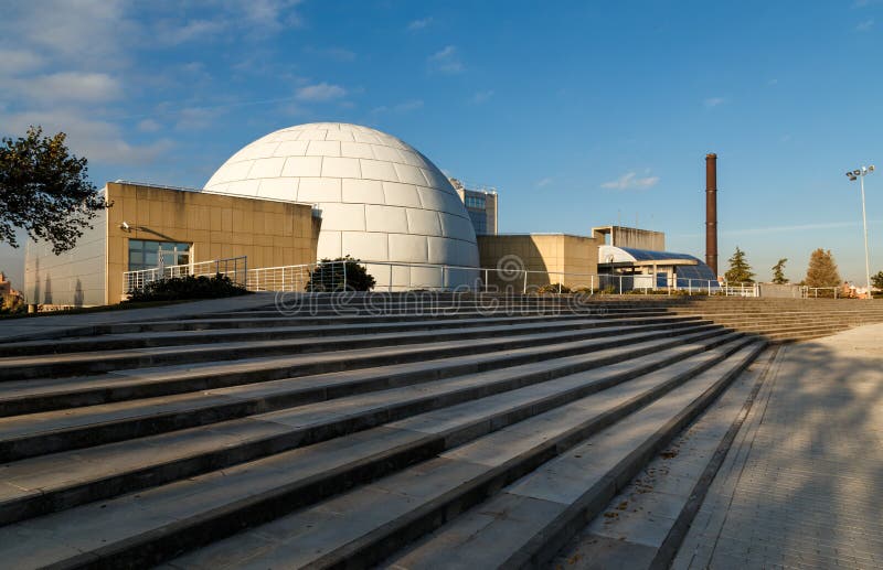 Vista Del Planetario De Madrid Imagen de archivo - Imagen de parque ...