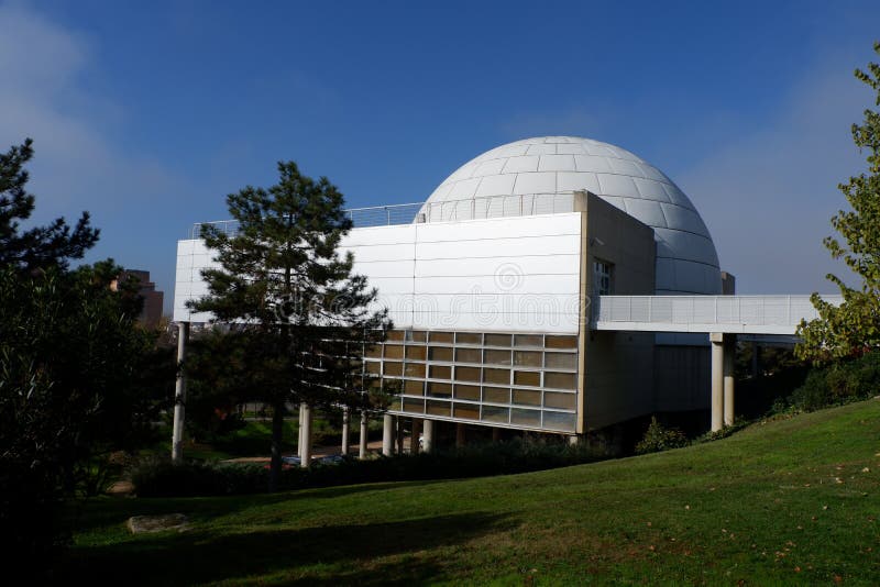 Planetarium von Madrid redaktionelles stockfoto. Bild von astronomie ...