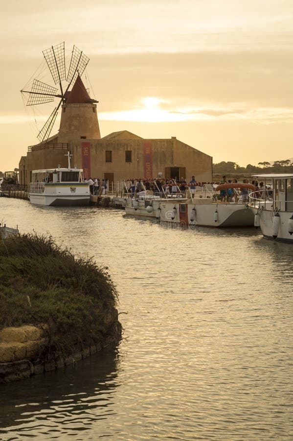 Planos De La Sal De La Marsala Imagen de archivo editorial - Imagen de ...