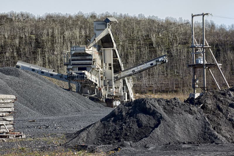 Processor for Processing Granite Stock Image - Image of grit, crushers ...