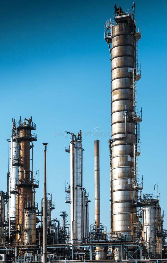 Plant for refining oil stock image. Image of reactor - 123558305